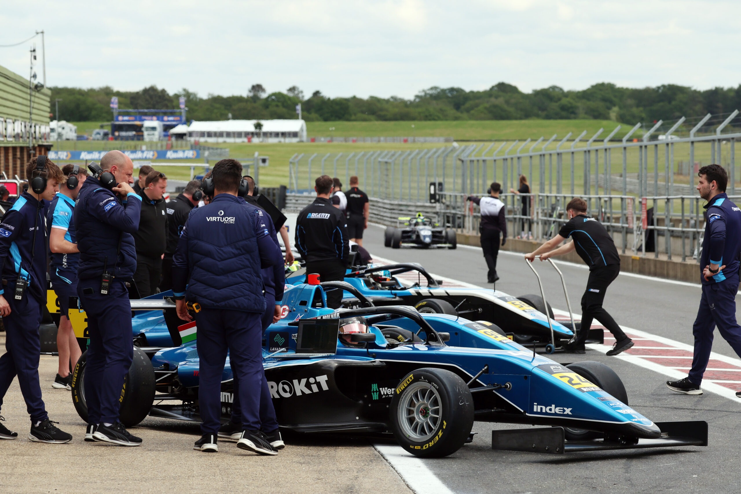 Martin Molnár tackles the UK’s fastest track in British F4 - Martin ...
